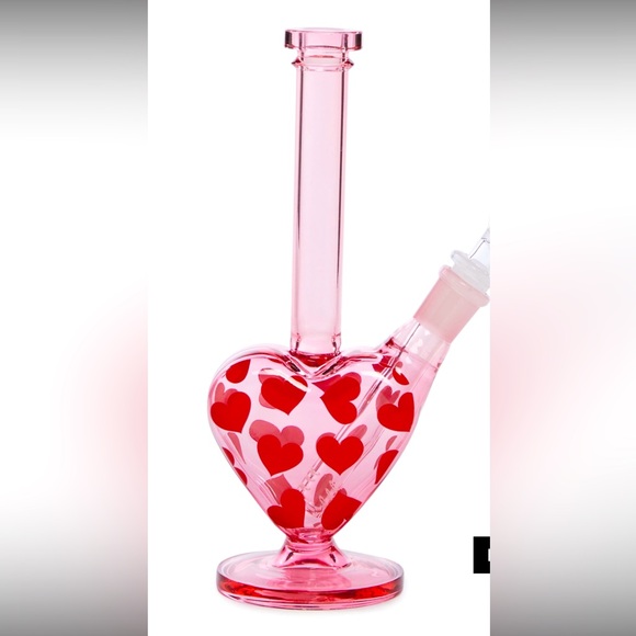 Source Unknown | Accents | Heart Design Glass Vase Jennifers Body ...